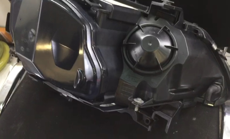 33. Замена оптики "дорестайлинг" на LCI. — BMW 5 series Touring (E61 ...