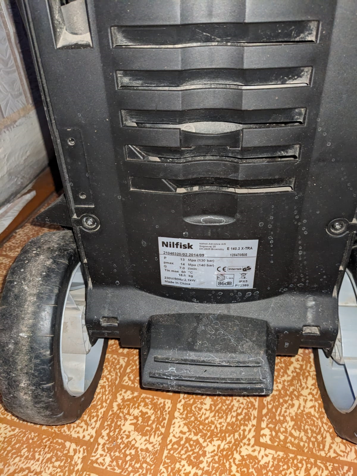 Мойка высокого давления nilfisk E 140.3-9 X-TRA обслуживание — Skoda Octavia A5 Mk2, 1,6 л, 2012 ...