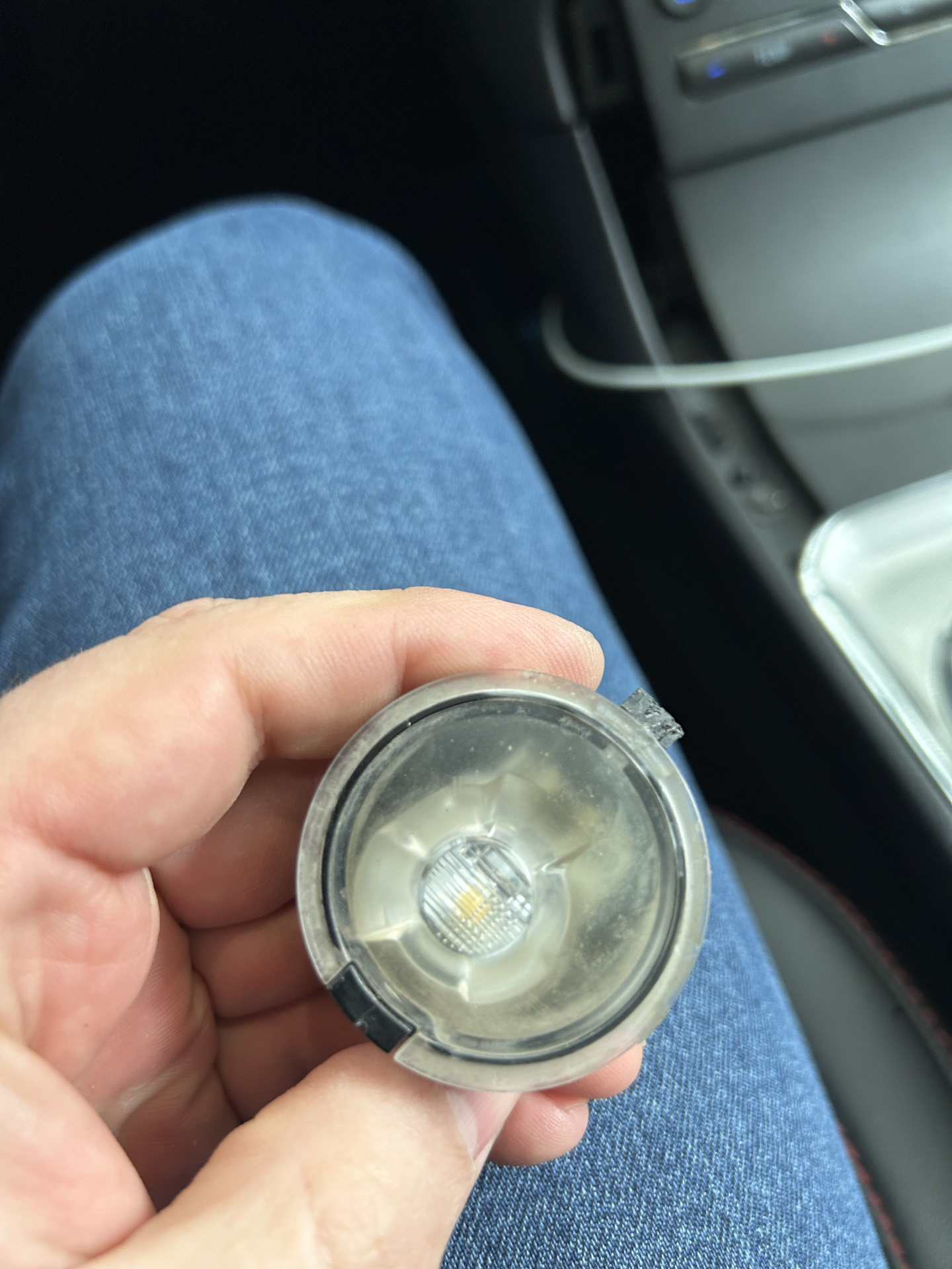 Замена плафона подсветки. — Ford Edge (2G), 2 л, 2020 года | своими ...