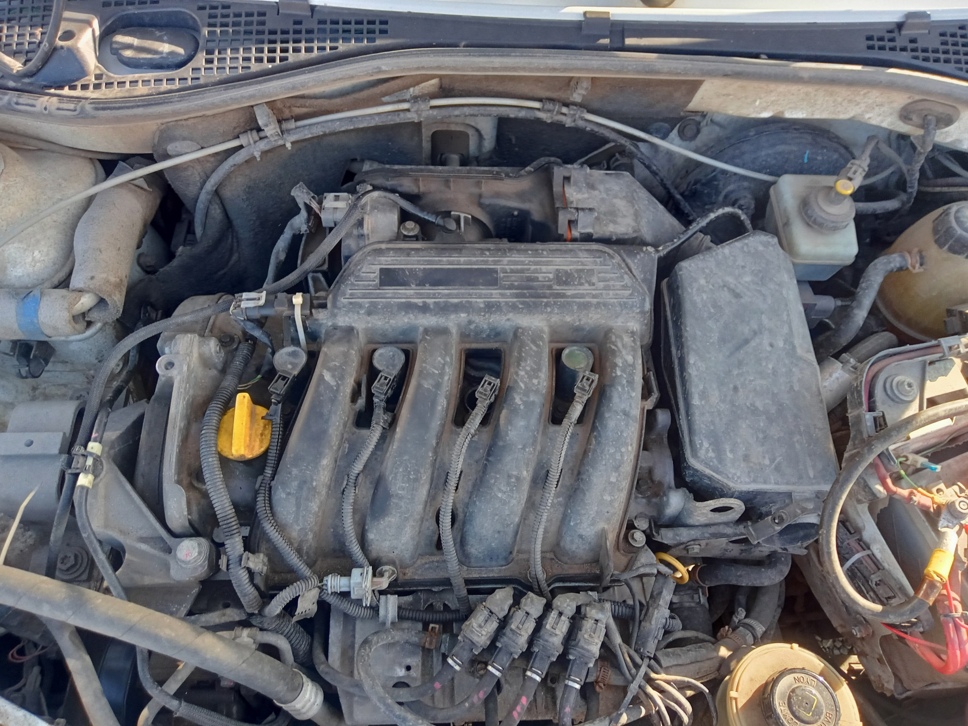 Бюджетные свечи зажигания K4M — Renault Logan (1G), 1,6 л, 2010 года ...