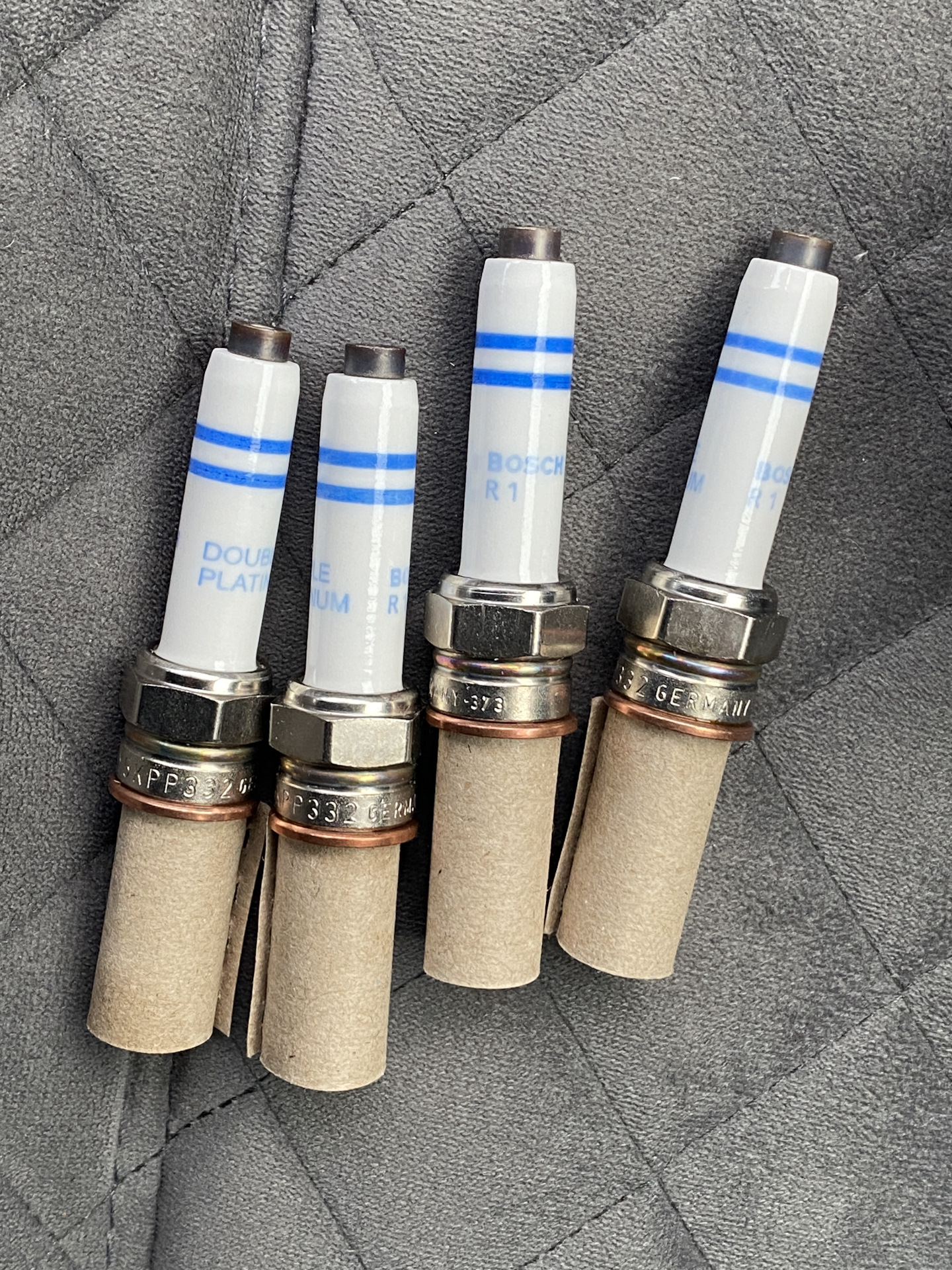 Свечи Bosch 0241145523 — Volkswagen Golf Mk7, 1,4 л, 2018 года ...