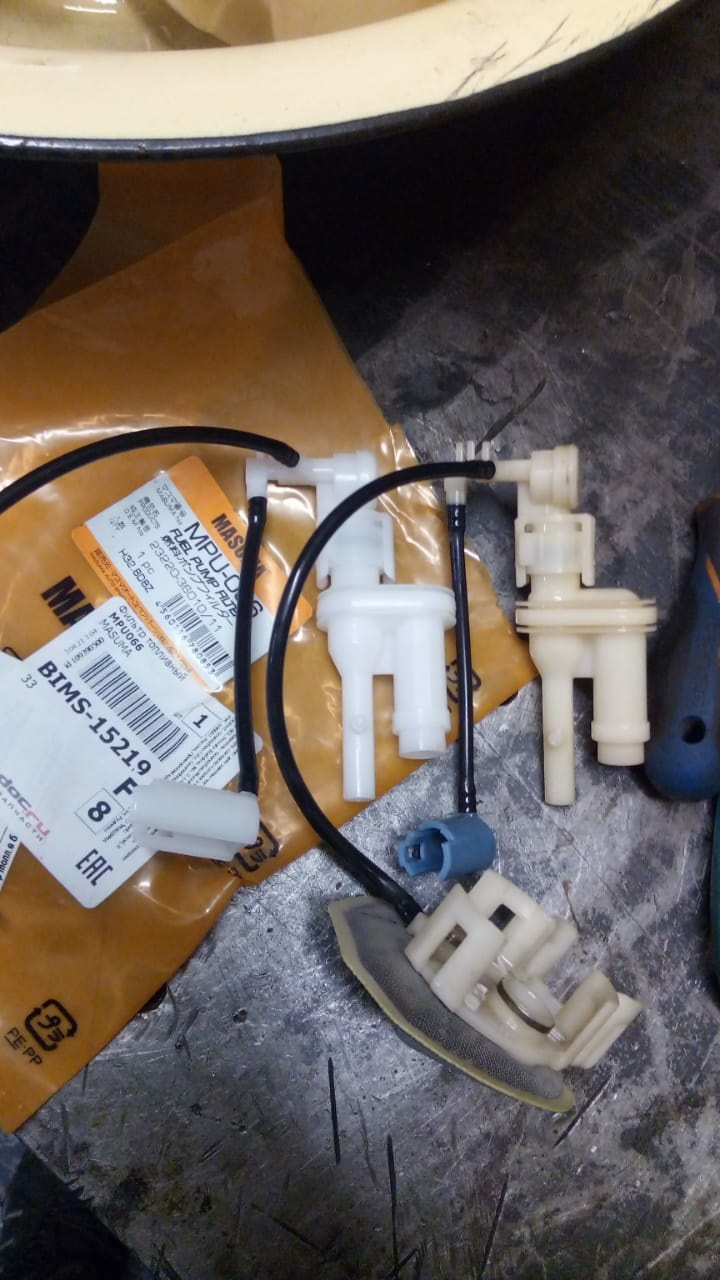 Замена топливного фильтра — Toyota RAV4 (IV), 2,5 л, 2014 года ...