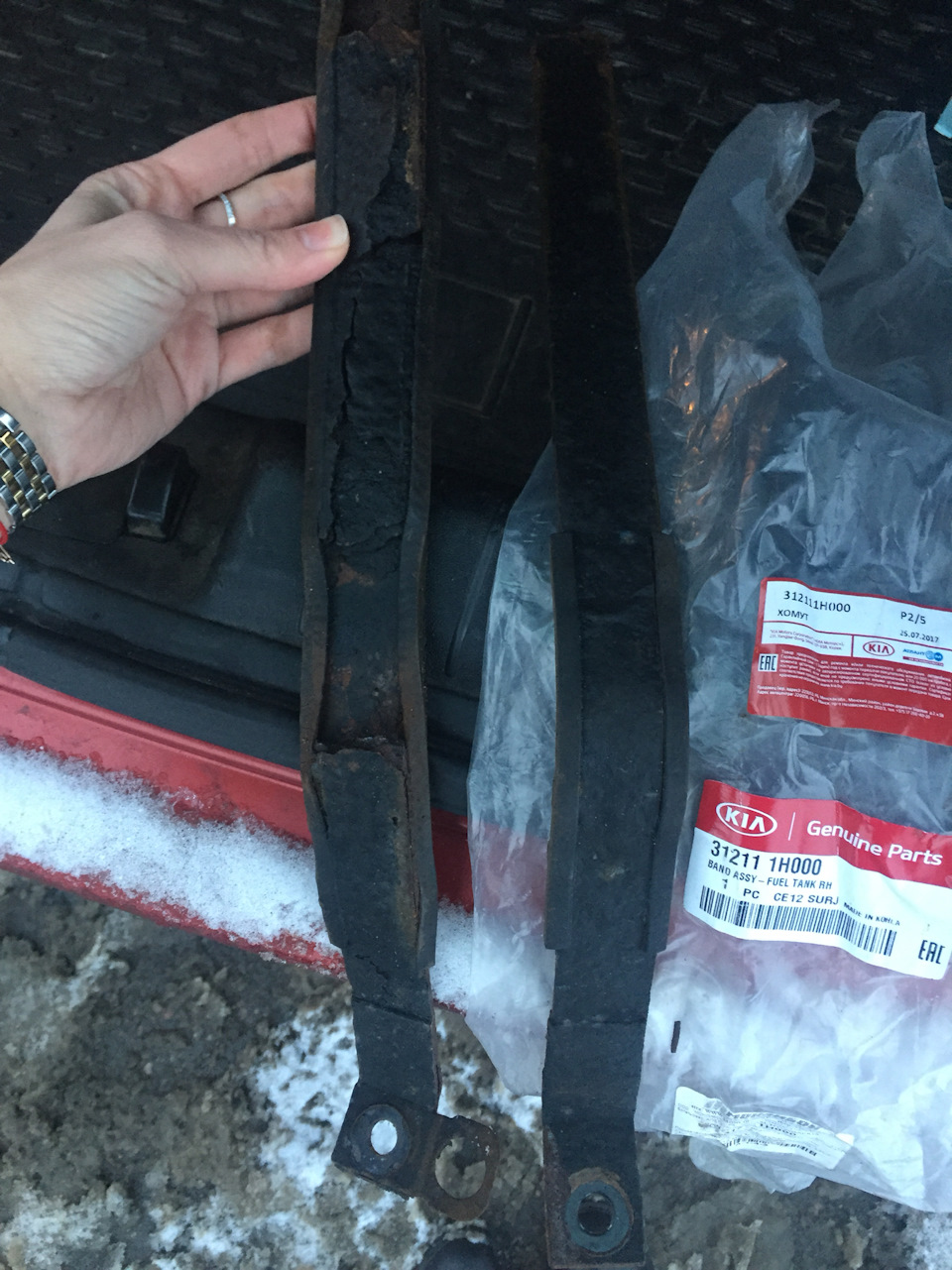 312111H000 Кузовной кронштейн крепления топливного бака KIA HYUNDAI ...