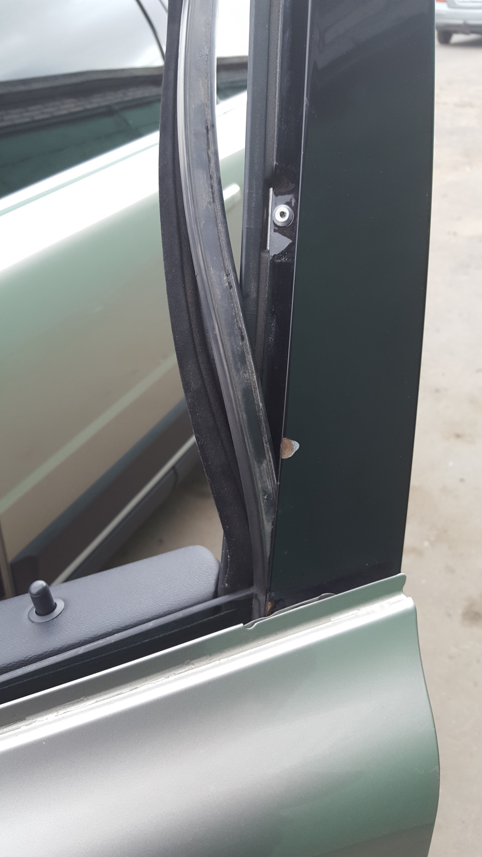 Замена дверной накладки — Volvo XC70 III, 2,4 л, 2011 года | поломка ...