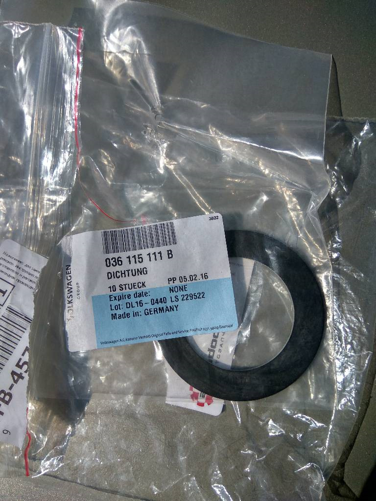 маслицо из-под крышки маслозаливной горловины — Audi A4 (B6), 1,8 л ...