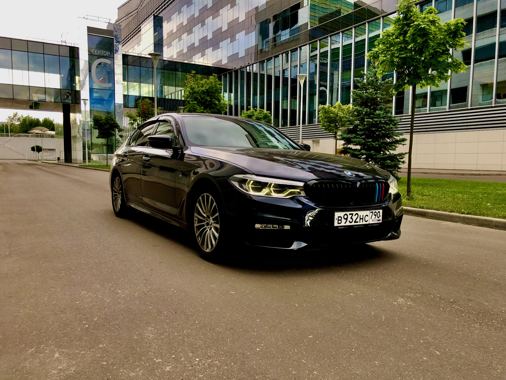 BMW 5 G30 обслуживание передних тормозов. — BMW 5 series (G30), 3 л, 2017 года | плановое ТО ...