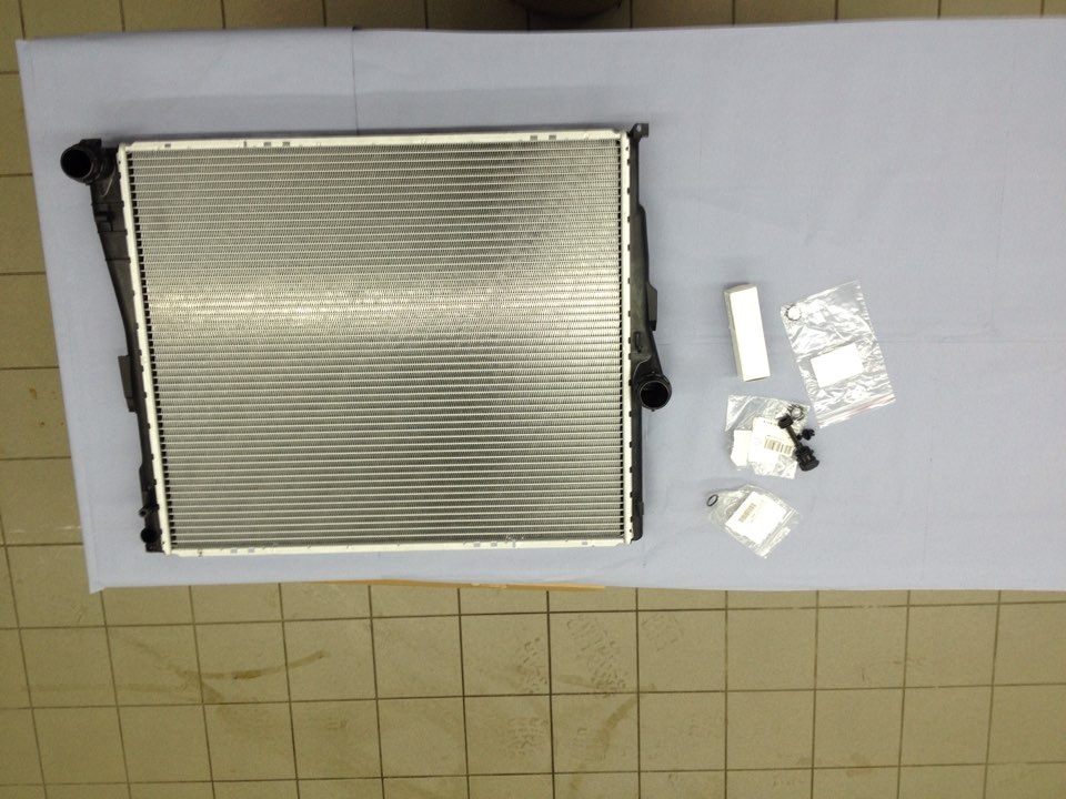 Замена радиатора ДВС — BMW X3 (E83), 3 л, 2005 года | своими руками ...