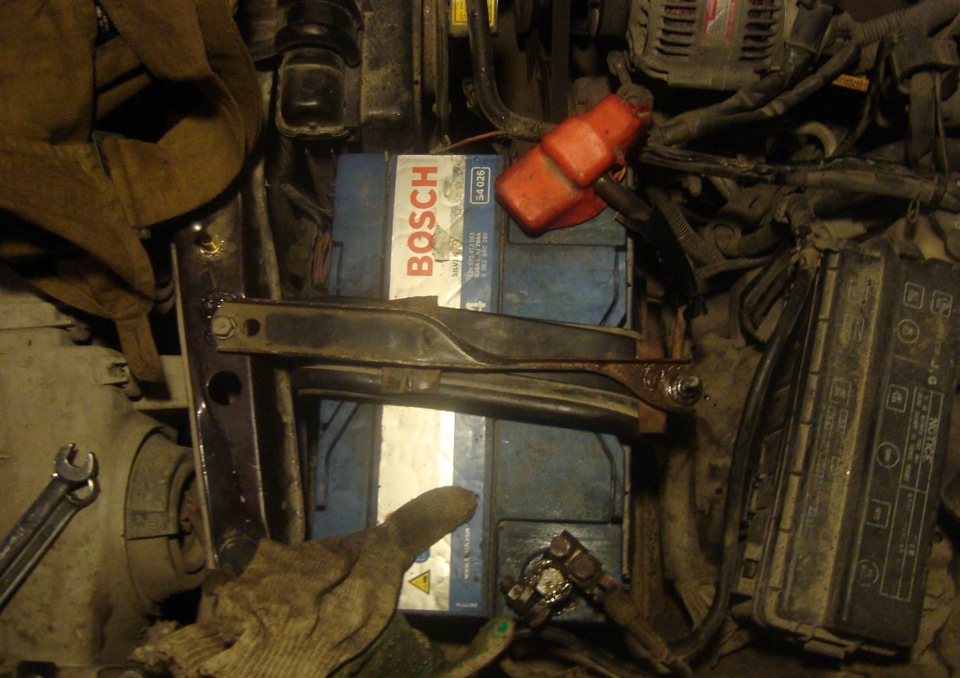 То: замена масла, гайки колес, крепление аккумулятора. — Toyota Cresta ...