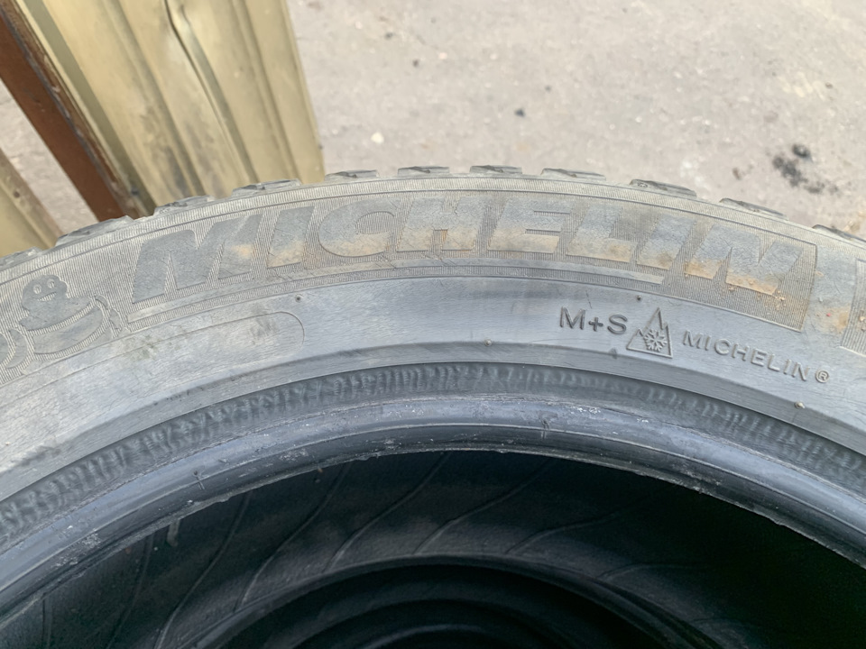 Шины зимние шипованные Michelin 235/55 R17. Б/у | 6 000 ₽ в городе Орёл ...