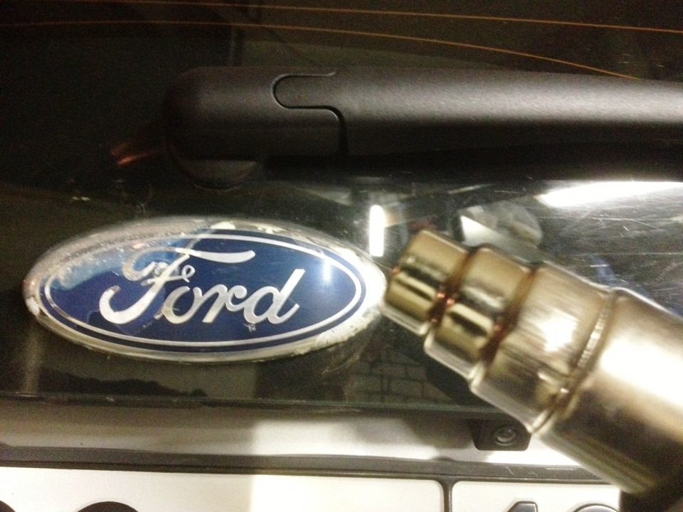 Задняя эмблема Форд с подсветкой — Ford Galaxy (Mk III), 2 л, 2008 года ...