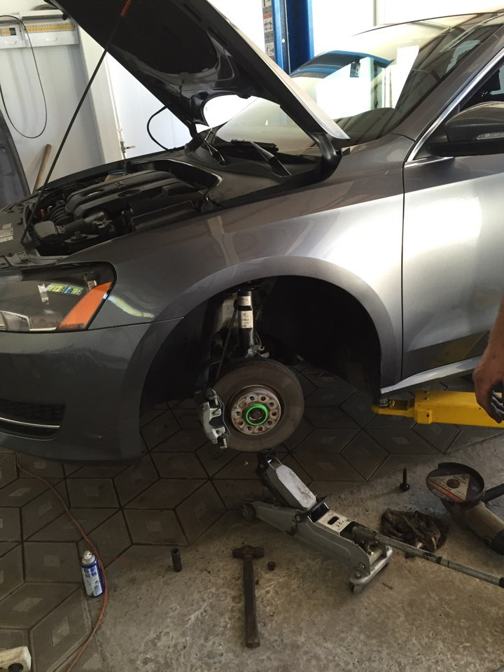 Передние стойки. — Volkswagen Passat (US) (1G), 2,5 л, 2012 года ...