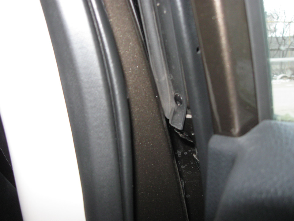 Уплотнитель задней двери — Nissan Sentra (B17), 1,6 л, 2015 года ...