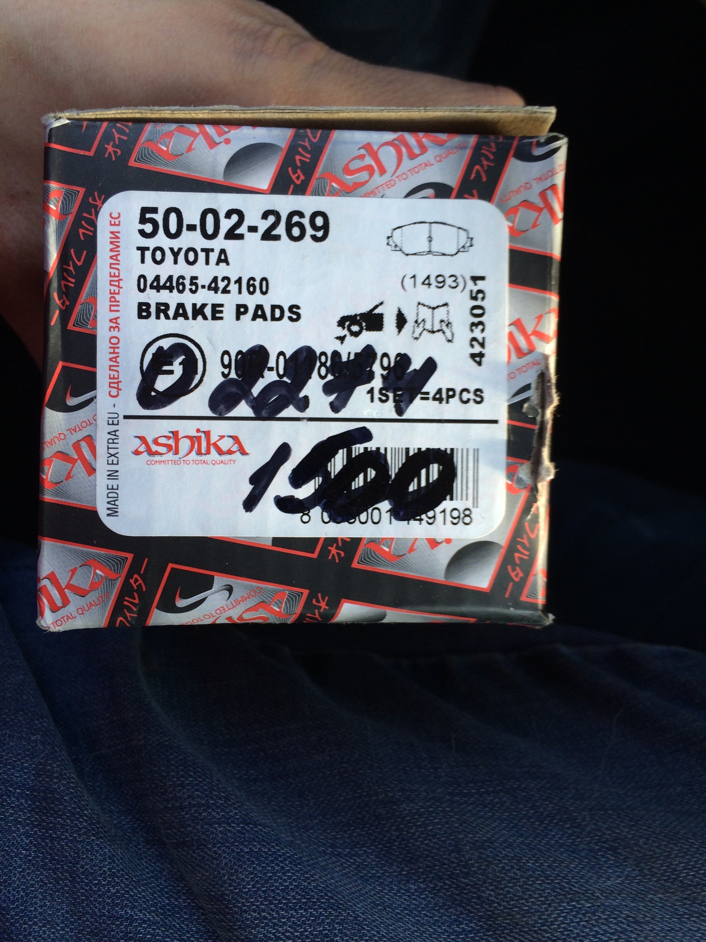 Замена передних тормозных колодок. — Toyota Corolla (140/150), 1,6 л ...