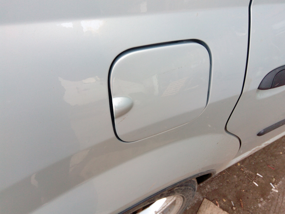 Отбойник для лючка бензобака — Renault Logan (1G), 1,6 л, 2006 года ...