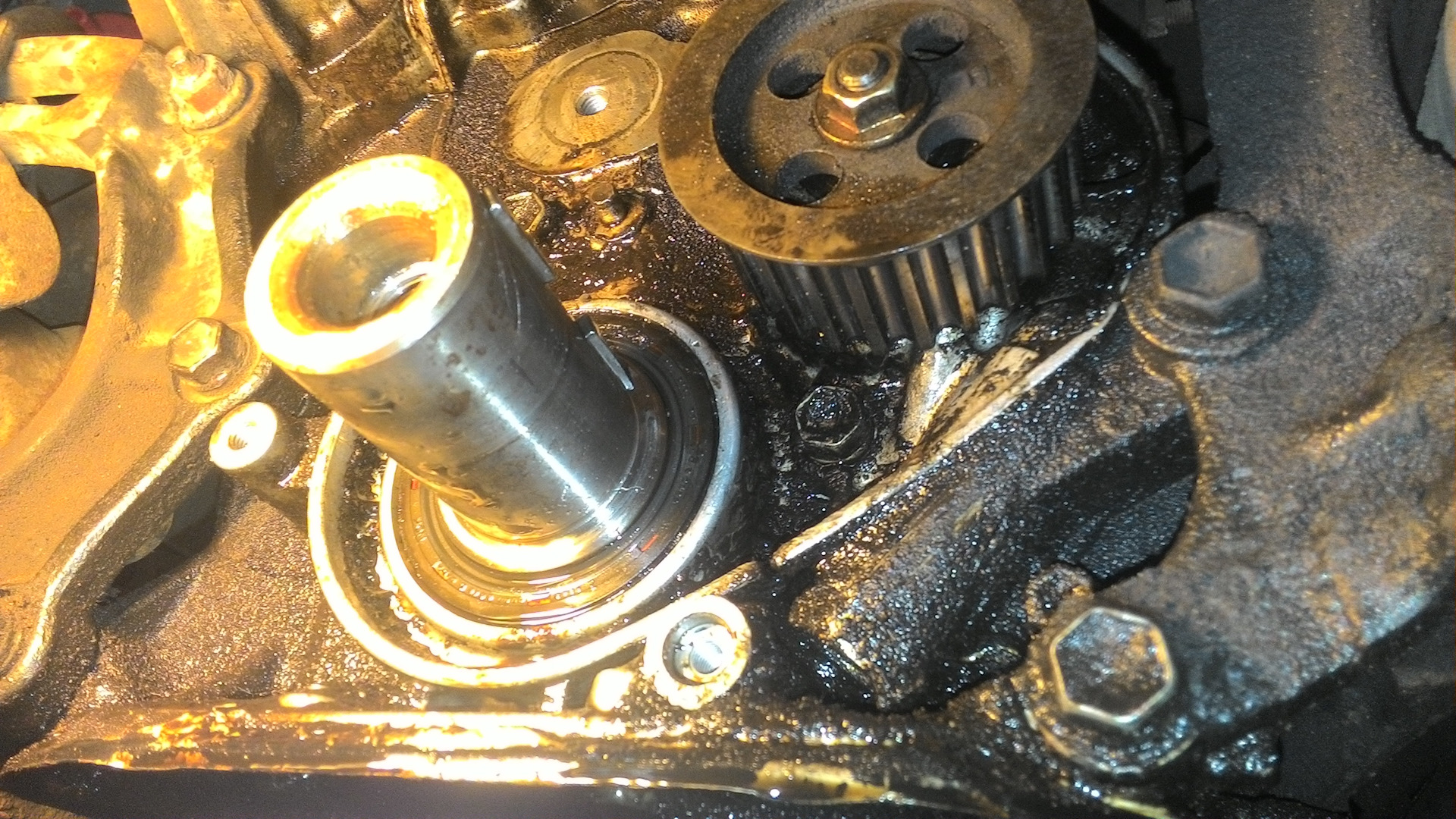 замена сальника коленвала — Toyota Mark II (100), 2 л, 1998 года ...