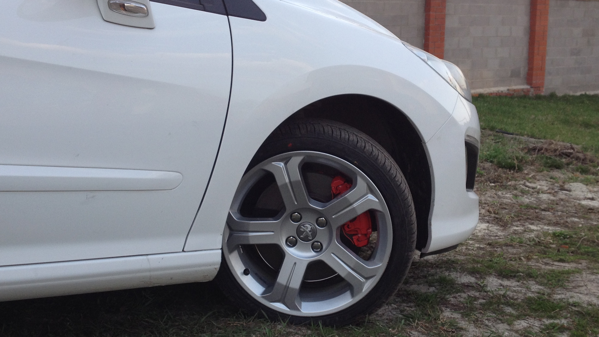 Peugeot 308 (1G) 1.6 бензиновый 2012 | 1,6 200л/с EP6CDTX на DRIVE2