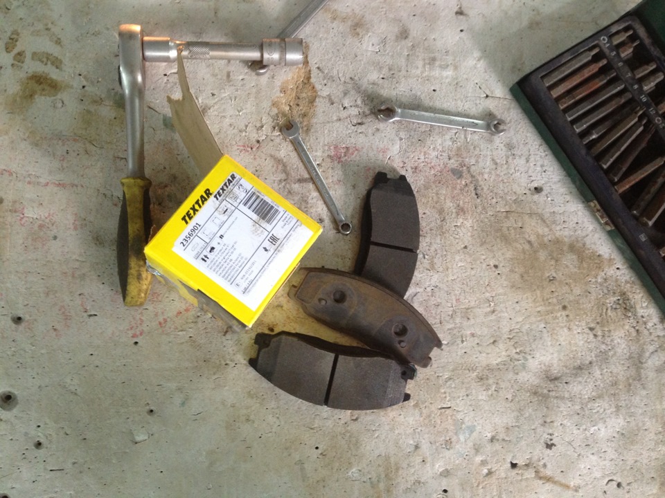 Заменил передние колодки — SsangYong Actyon Sports (2G), 2 л, 2012 года ...