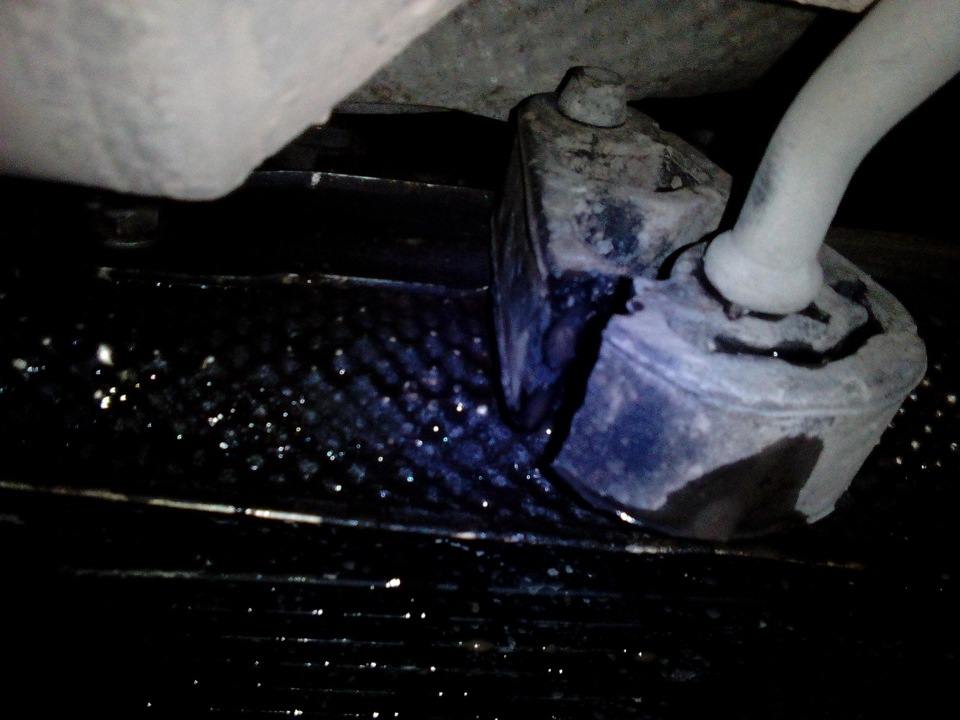 Шарниры (подушки) глушителя — BMW X5 (E70), 3 л, 2007 года | запчасти ...