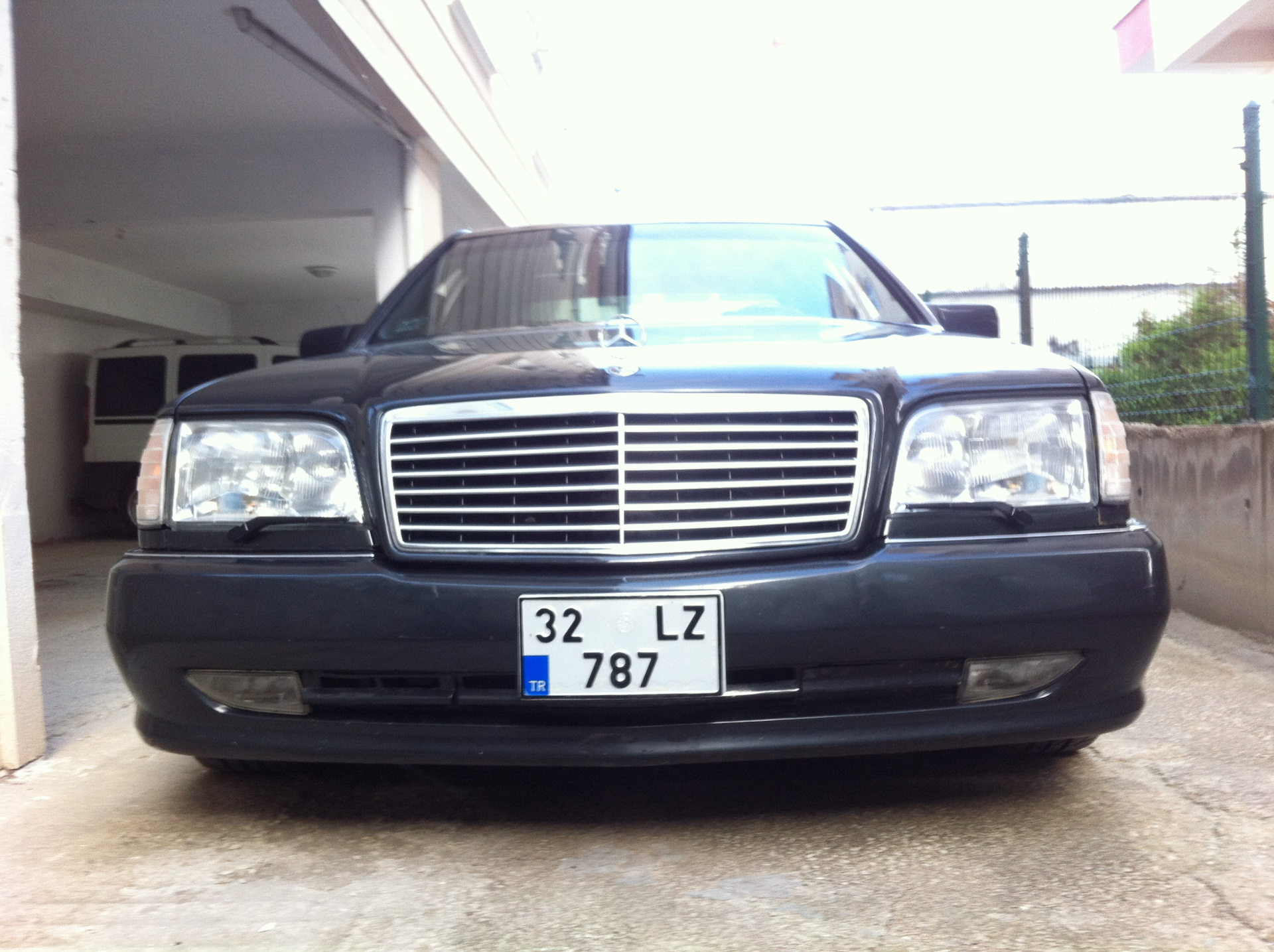 Renovation of headlight wiper paint. — Mercedes-Benz S-Class (W140), 3 ...