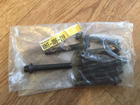 WHT006219 Болт крепления крышк VAG | Запчасти на DRIVE2