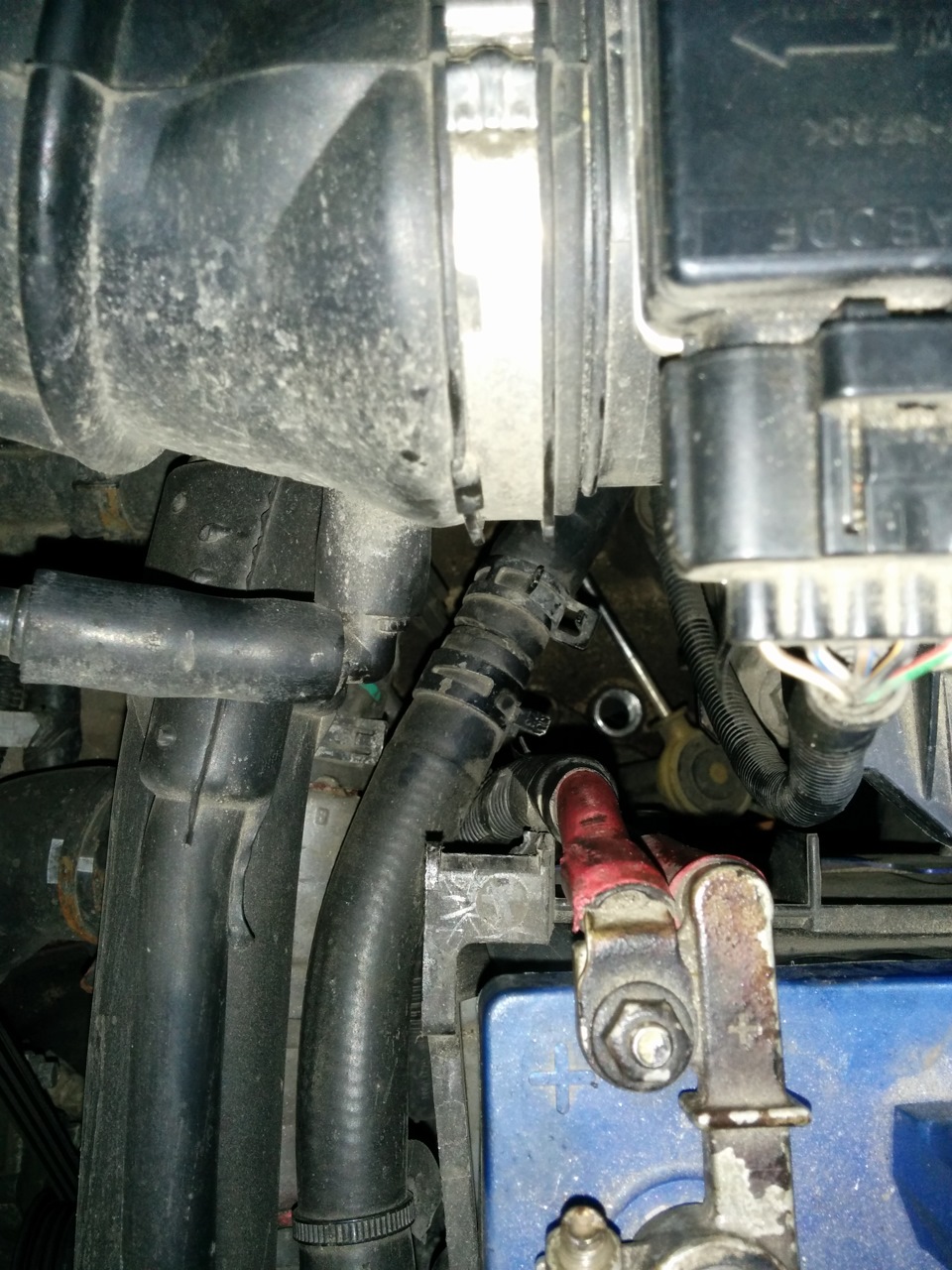 Вторая часть планового весеннего ТО. Замена топливного фильтра и масла ...