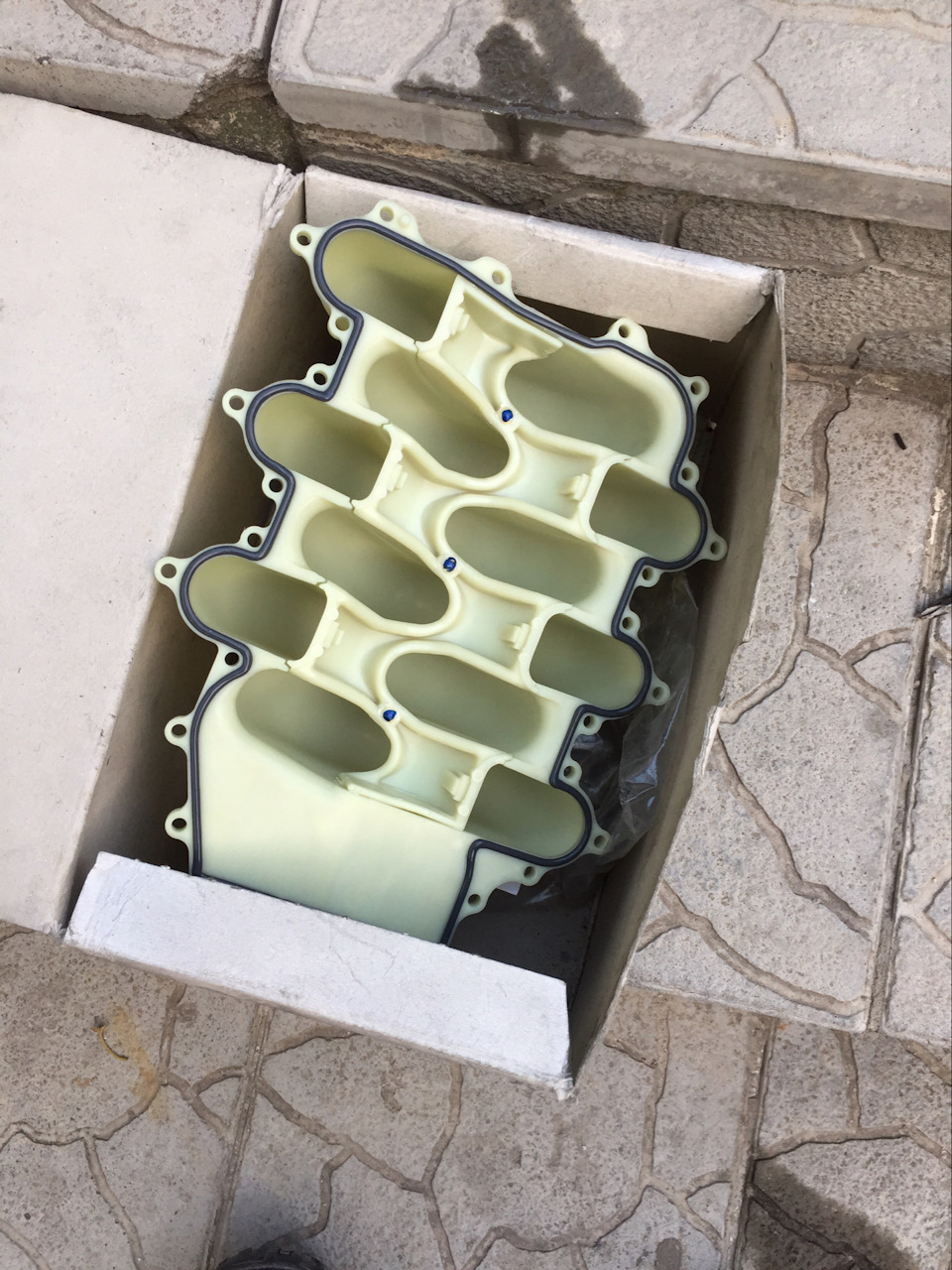 Впускной коллектор — Audi A4 (B5), 2,6 л, 1995 года | запчасти | DRIVE2