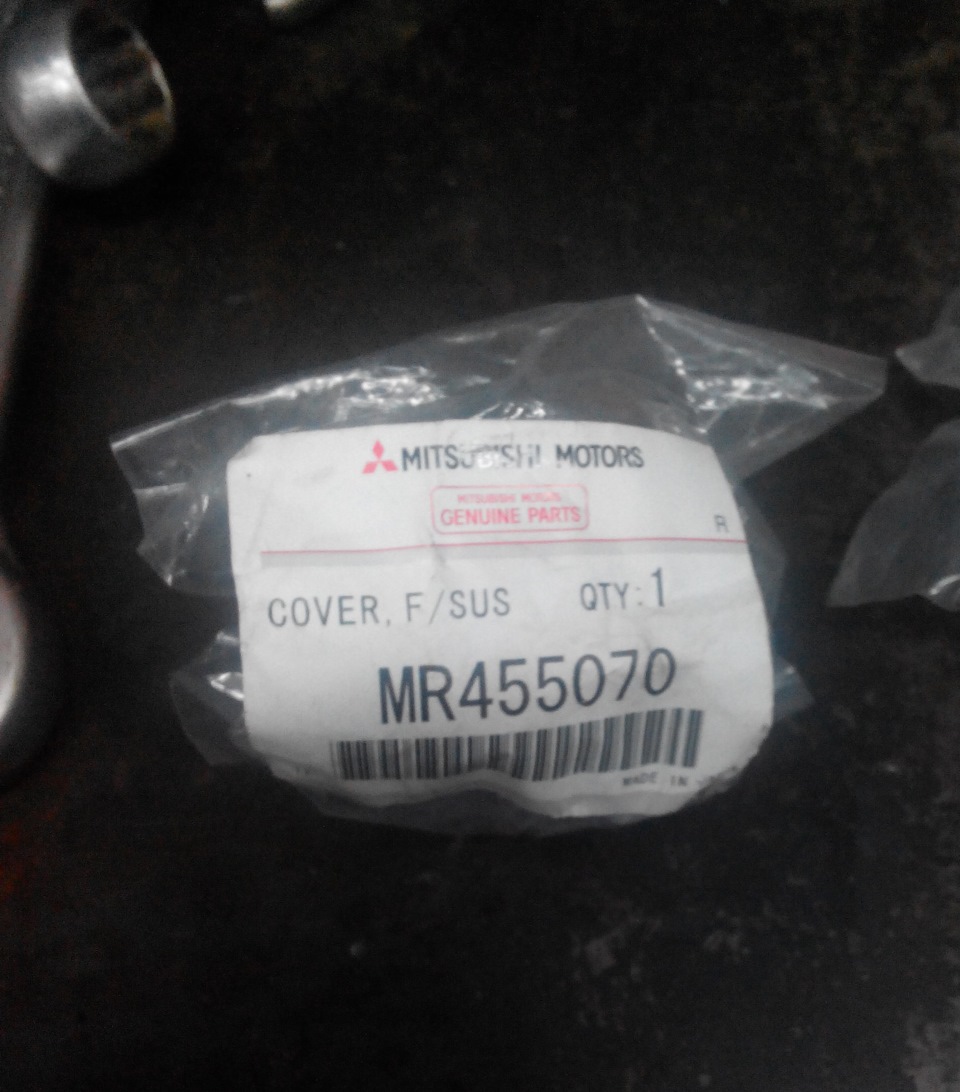 MR455070 ПЫЛЬНИК ОПОРЫ ШАРОВОЙ НИЖНЕГО РЫЧАГА 20X40X32. Mitsubishi ...