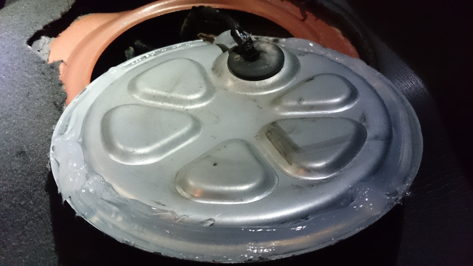 №08 /Сильный запах в салоне! Или хорошо, что никто не закурил ...