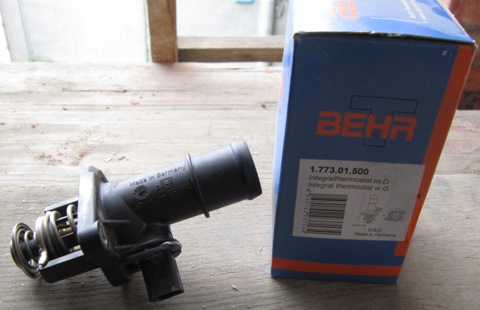 06A121114 Фланец термостата в сборе / AUDI A-3, SKODA Octavia, VW Golf ...