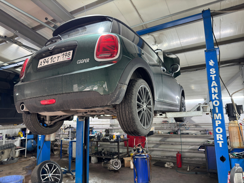 Замена масла в коробке 7DCT300 — MINI Cooper Mk III, 1,5 л, 2018 года ...