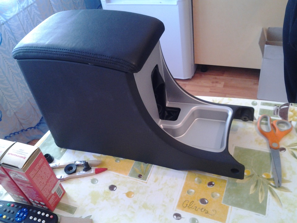 подлокотник — Daewoo Nexia (N150), 1,5 л, 2012 года | аксессуары | DRIVE2