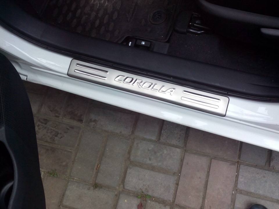 Накладки на пороги из нержавейки — Toyota Corolla (160), 1,6 л, 2014 ...