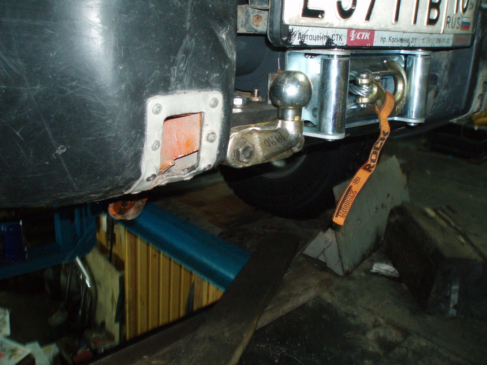Сцепной шар спереди — Nissan Patrol GR II (Y61), 3,2 л, 1998 года ...