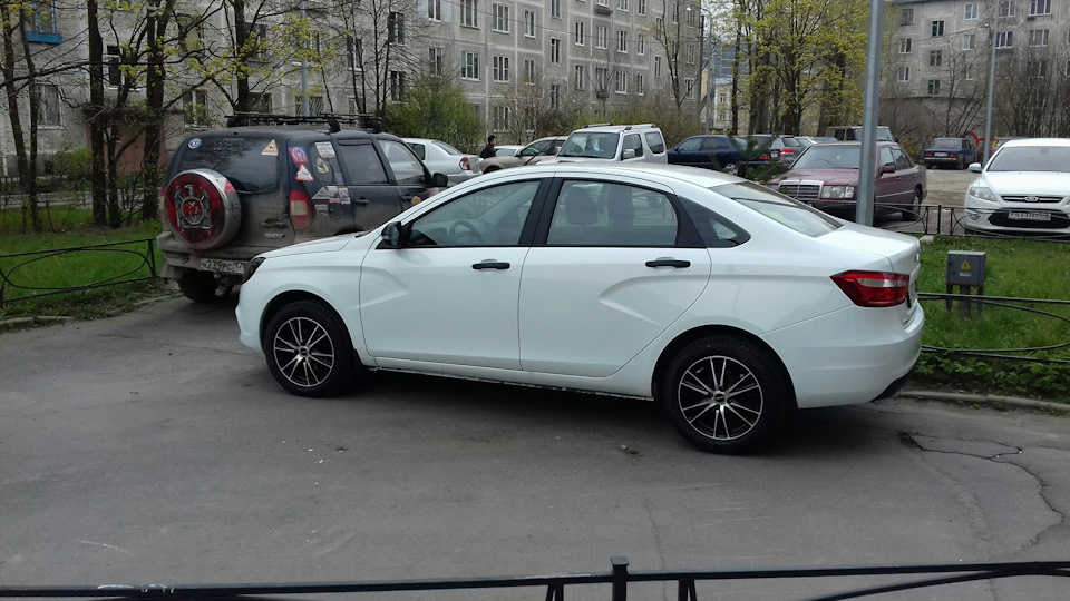 Все банально — новые колеса) — Lada Vesta (1G), 1,6 л, 2016 года | колёсные диски | DRIVE2