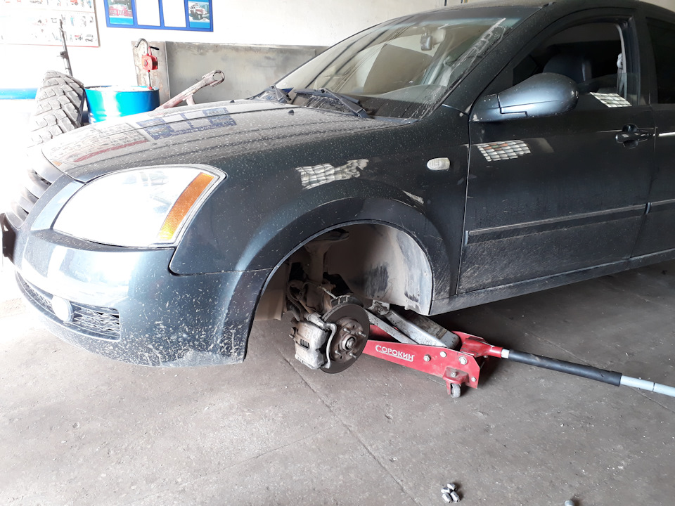 Замена тормозных колодок — ТагАЗ Vortex Estina, 1,6 л, 2010 года ...