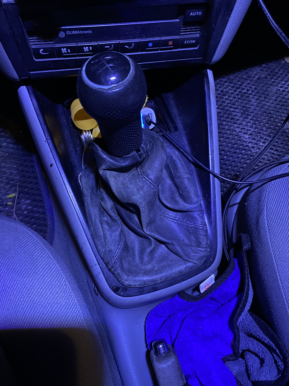 Ручка кпп — Volkswagen Golf Mk4, 1,6 л, 2000 года | аксессуары | DRIVE2