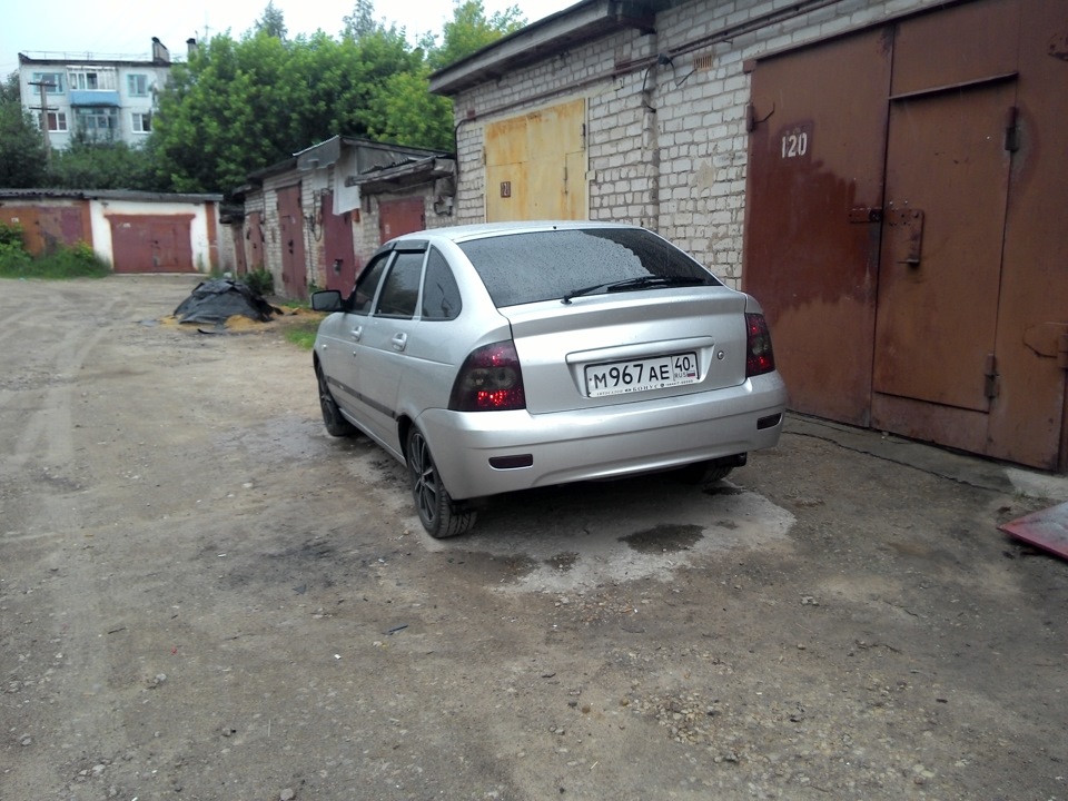 Пороги тоже в цвет — Lada Приора хэтчбек, 1,6 л, 2010 года | стайлинг ...