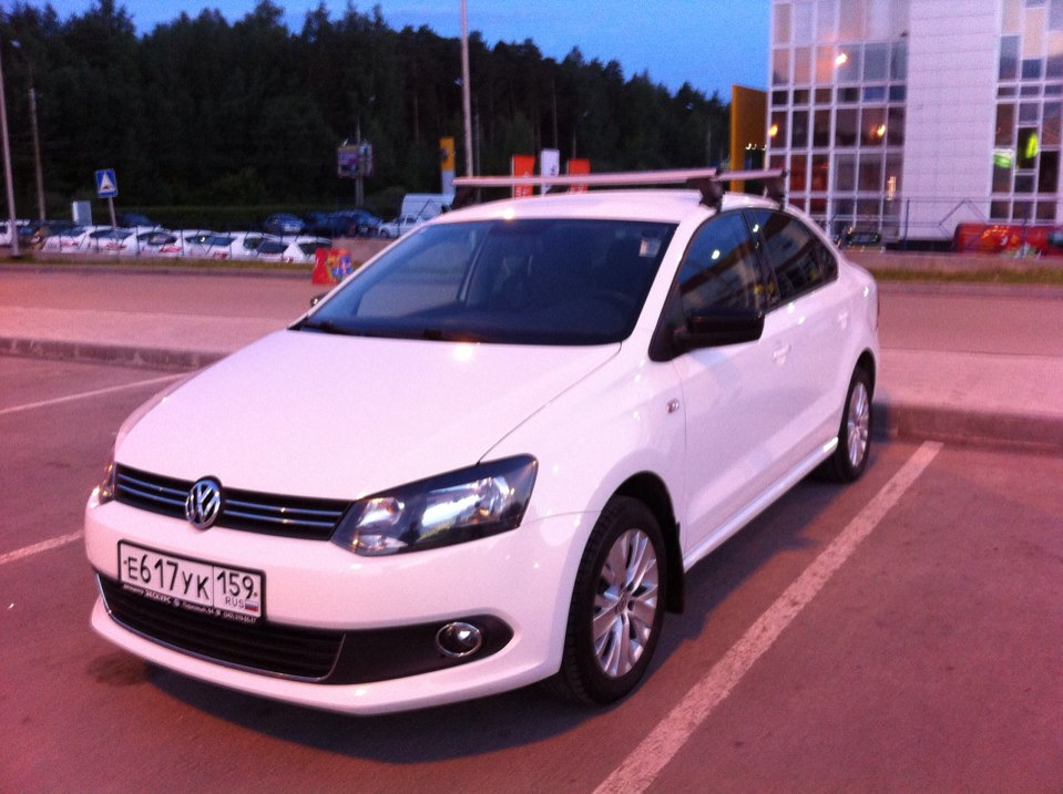 Багажник на крышу — Volkswagen Polo Sedan, 1,6 л, 2014 года ...