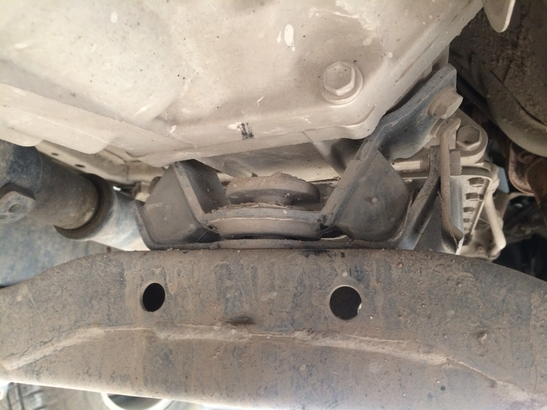 Опора АКПП — Toyota Land Cruiser Prado 120-series, 2,7 л, 2005 года ...