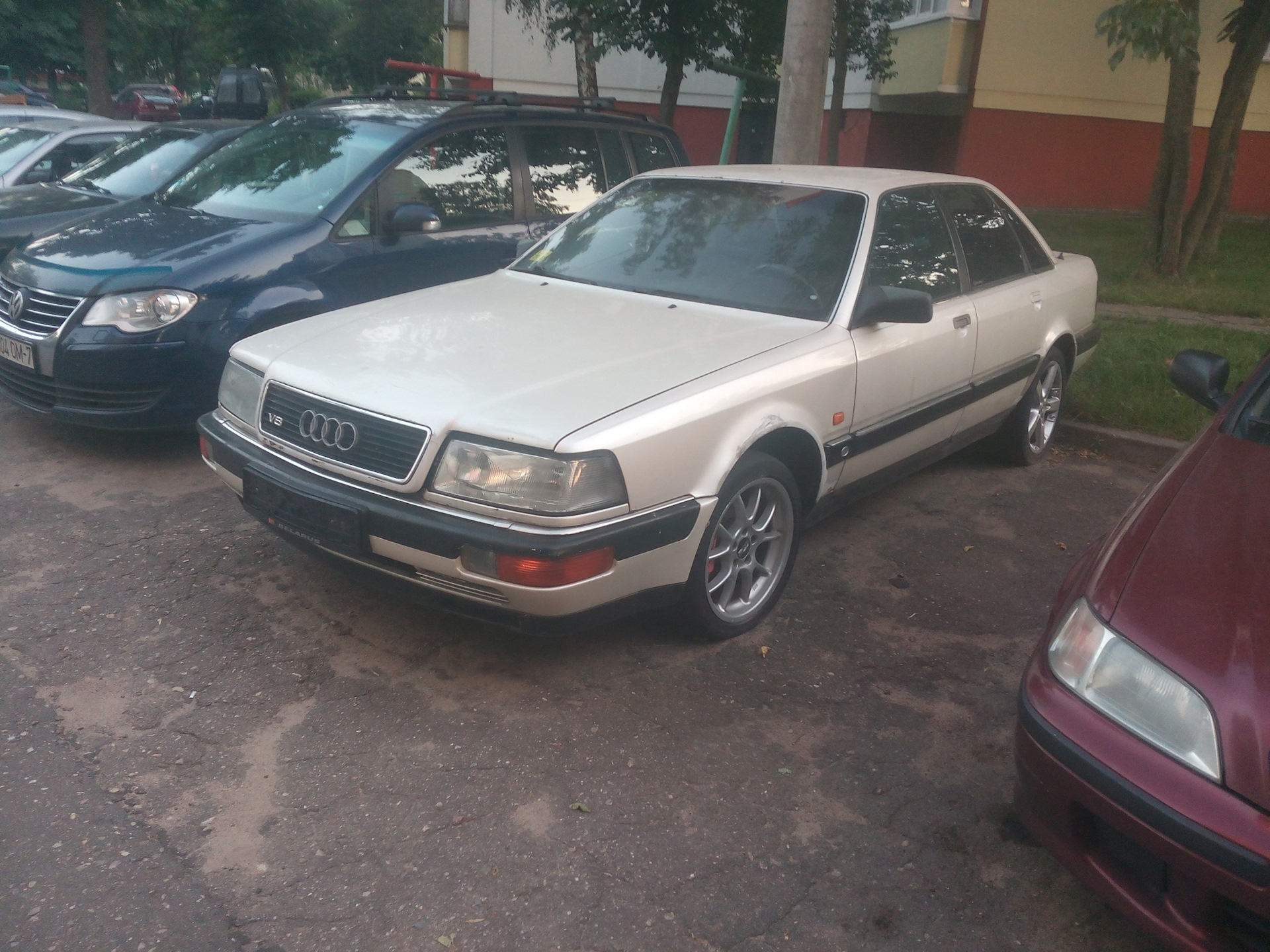 V8 на раёне давно стоит гниёт, жалко старуху — Audi 100 (C3), 2,1 л ...