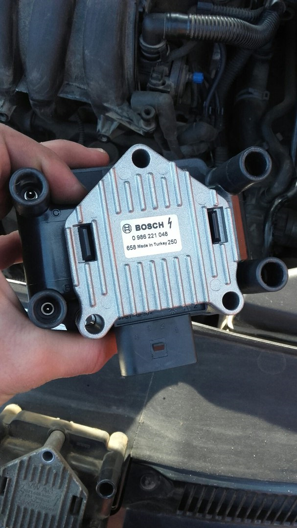 Замена катушки зажигания. — Volkswagen Golf Mk6, 1,6 л, 2012 года ...