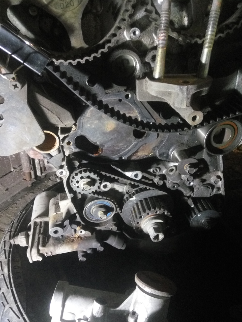 Помпа и задний коренной сальник. — Mitsubishi RVR (1G), 2 л, 1994 года ...