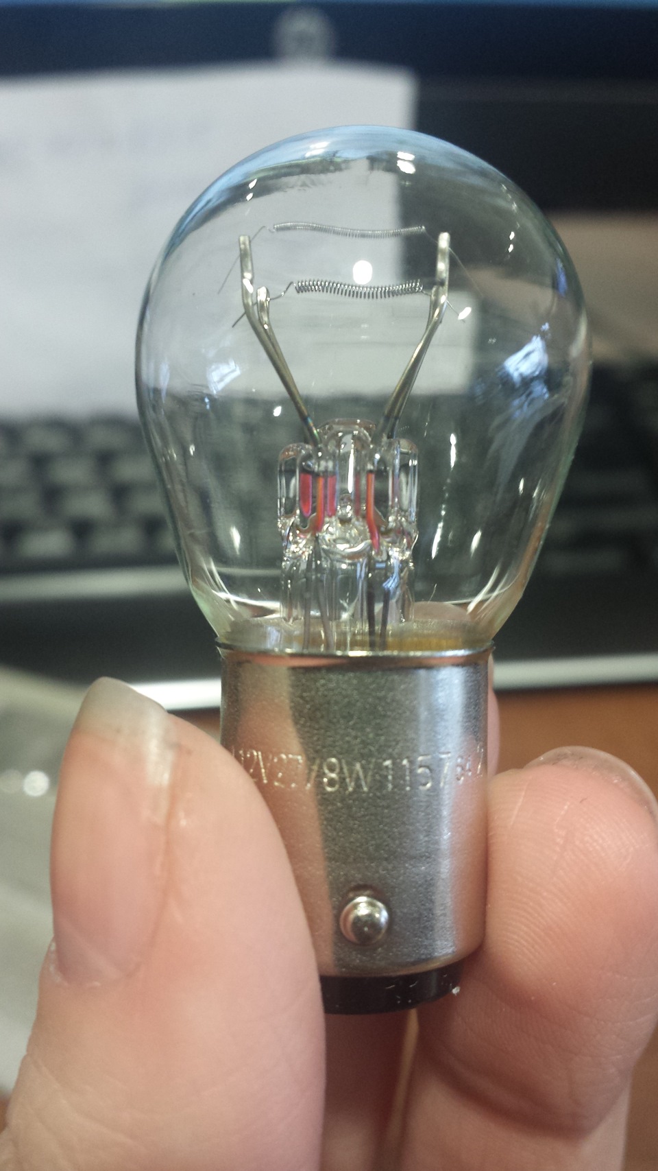 Замена лампочки стоп-сигнала — Hyundai Tiburon (GK), 2 л, 2003 года ...