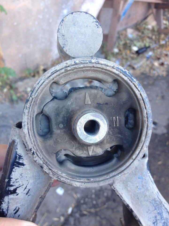 Замена подушек(опор) двигателя — Mitsubishi Lancer IX, 1,6 л, 2007 года ...