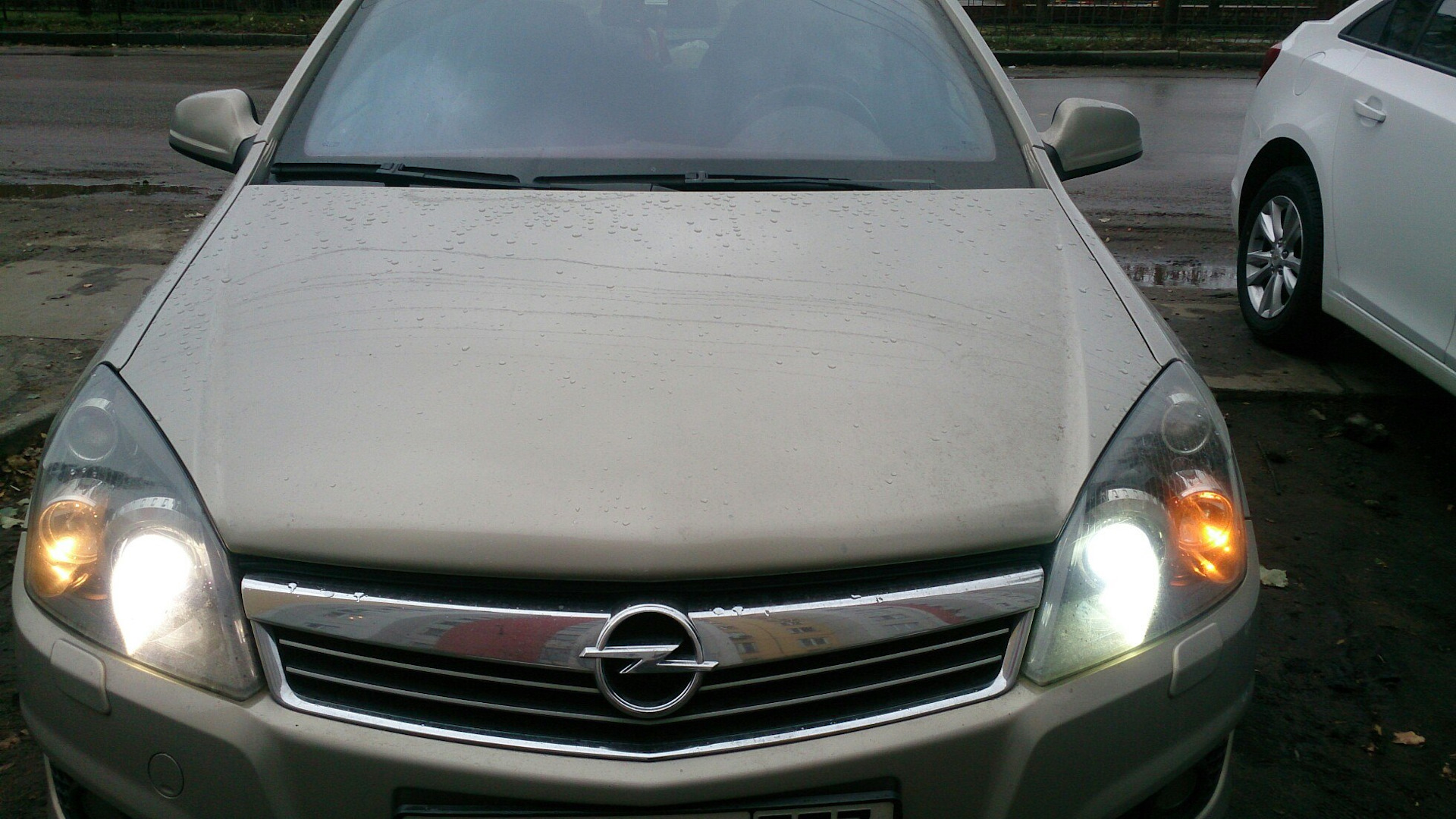 Желтые лампы в габариты — Opel Astra H, 1,8 л, 2010 года | стайлинг ...