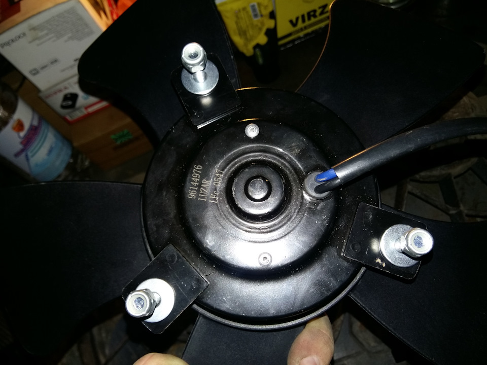 Установка вентилятора от деу нексии — Ford Focus Wagon I, 2 л, 2002 ...