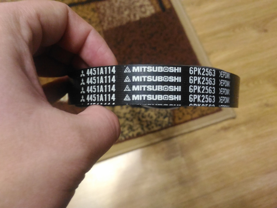 Приводной ремень и ролики 2.4 — Mitsubishi Outlander XL, 2,4 л, 2011 ...