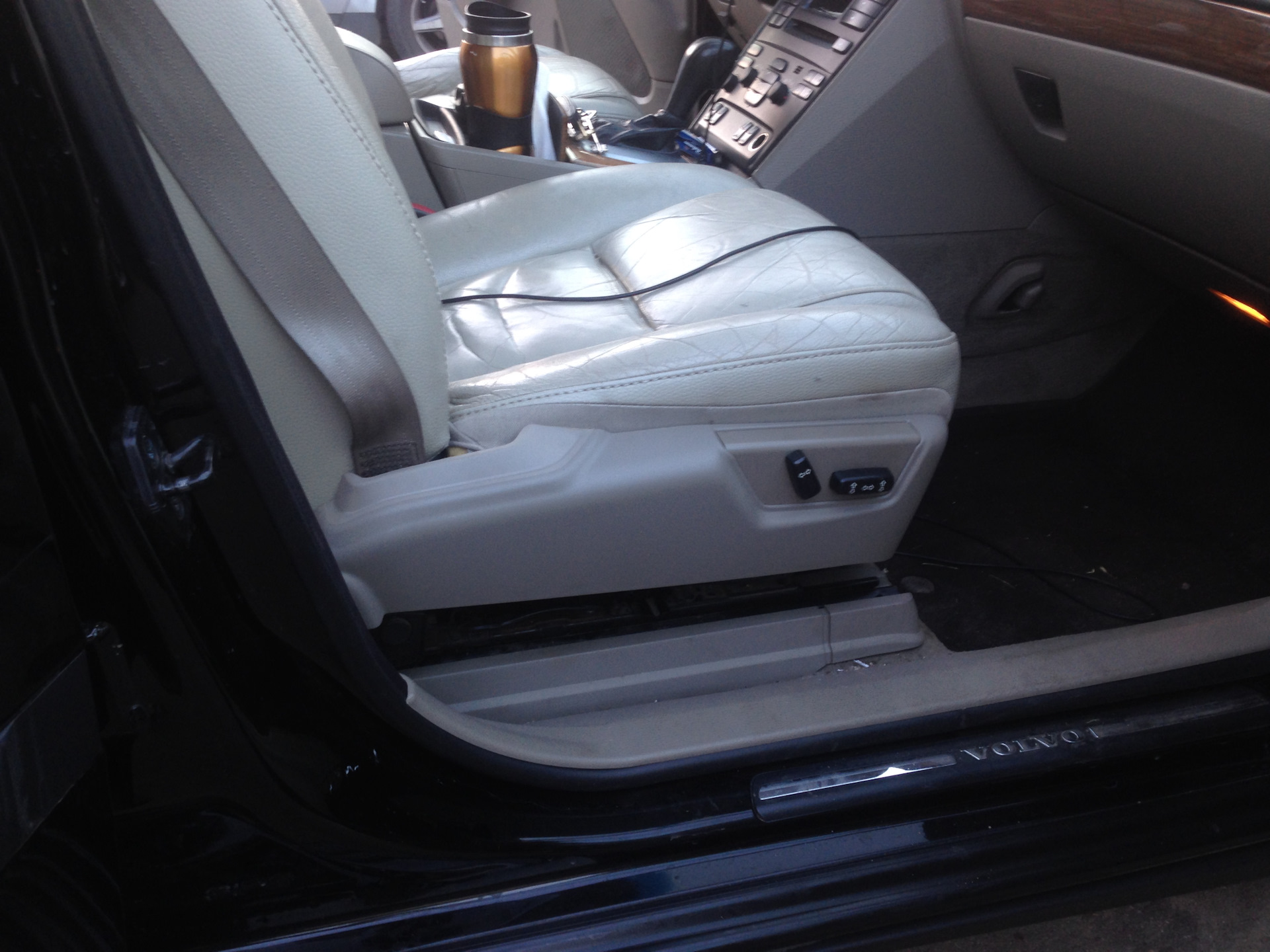 Замена панелей передних кресел — Volvo XC90 (1G), 2,9 л, 2005 года ...