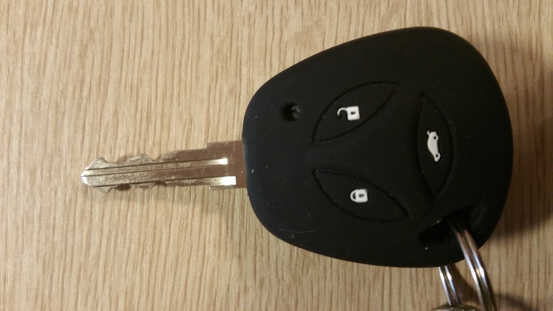 Чехол на ключ — Lada Гранта (1G), 1,6 л, 2011 года | аксессуары | DRIVE2