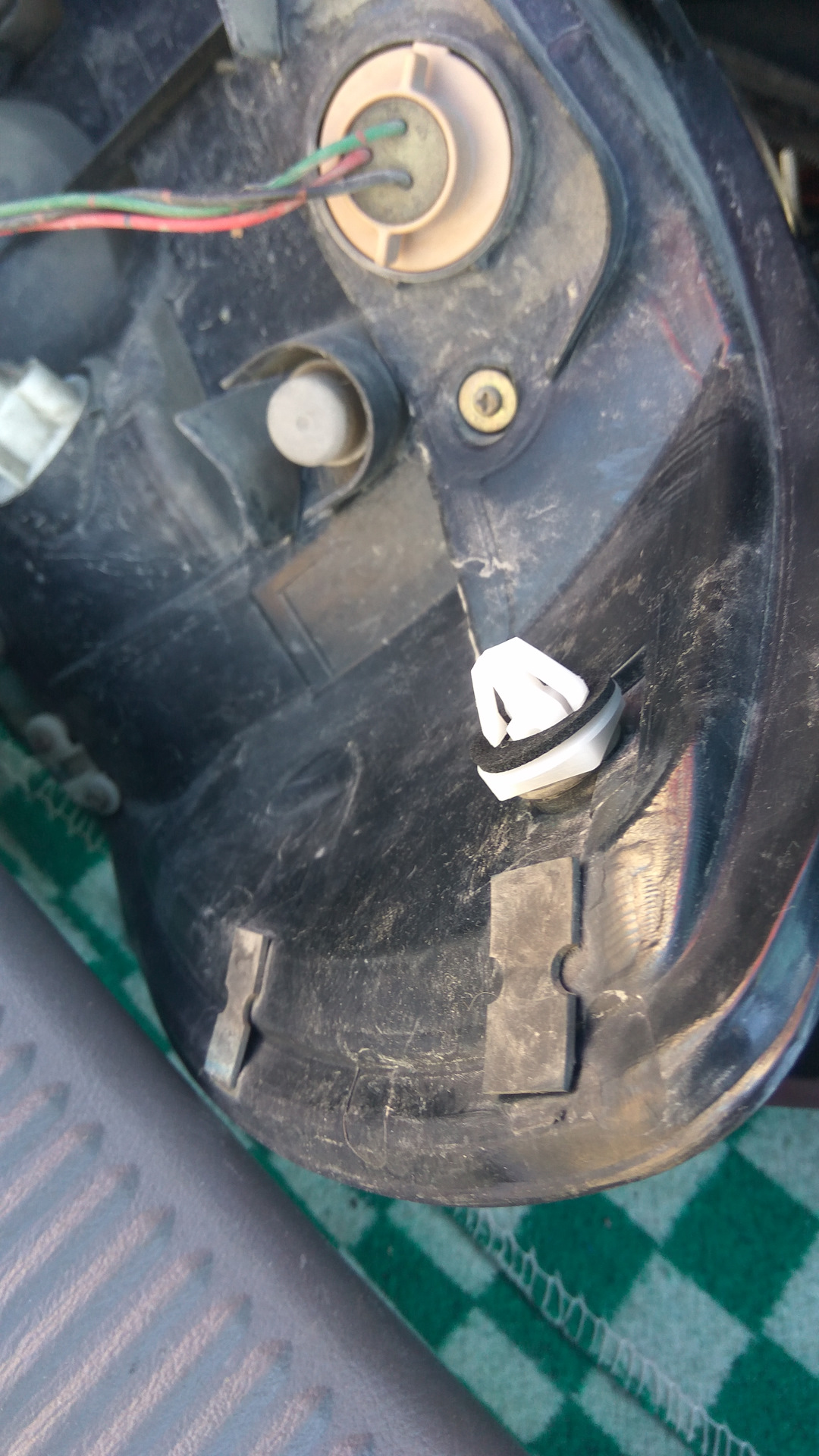 Клипсы задних фонарей — Subaru Impreza WRX (GD/GG), 2 л, 2003 года ...